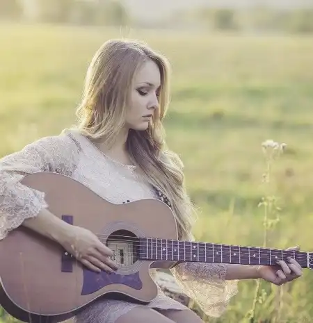 Lirik dan Arti Lagu Honey There's The Door - Haley Reinhart - Sonora.id