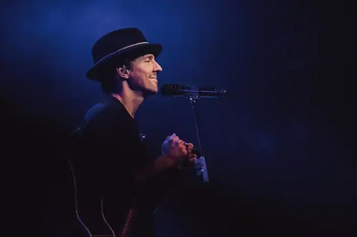 Lirik dan Chord 'Lucky' - Jason Mraz feat Colbie Caillat, Lucky I'm In ...