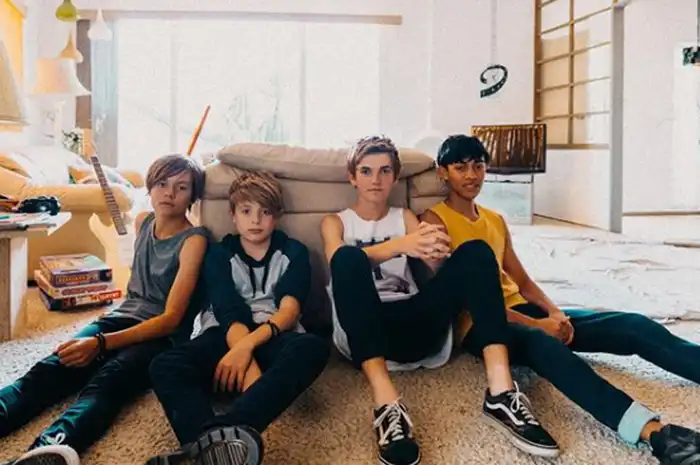 Baru Rilis, Ini Chord dan Lirik Lagu ‘Old Me’ Milik 5 Seconds of Summer ...