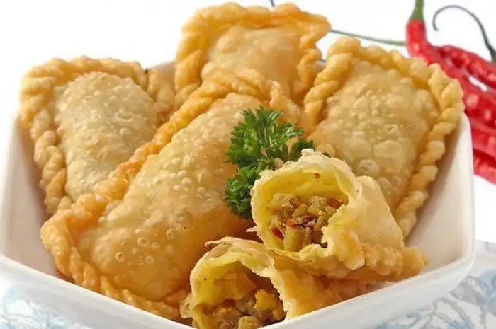 Resep Membuat Pastel Isi Kentang Wortel dan Ayam, Camilan Pas Santai ...