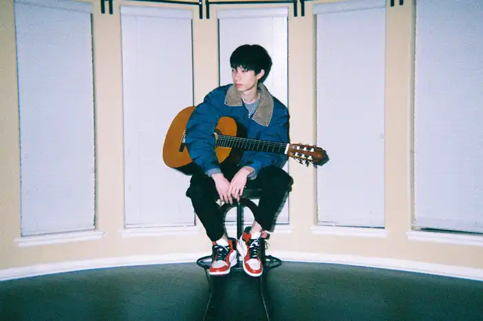 Lirik Lagu dan Chord/Kunci Gitar 'Blue' Milik Penyanyi Keshi - Sonora.id