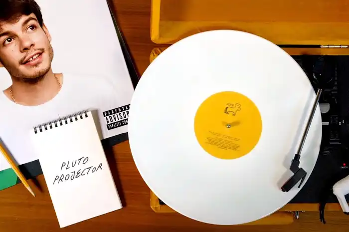 Chord dan Lirik Lagu ‘Pluto Projector’ Milik Rex Orange County - Sonora.id