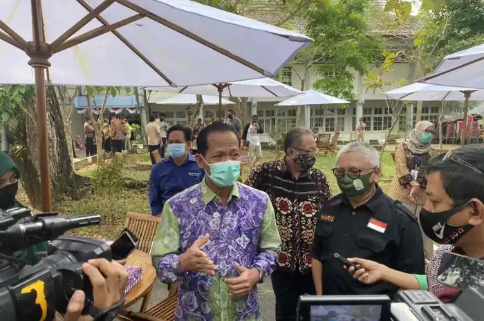 Pelepasan Penuh Haru, Hanif Dilepas Pegawainya Sambut Jabatan Baru ...