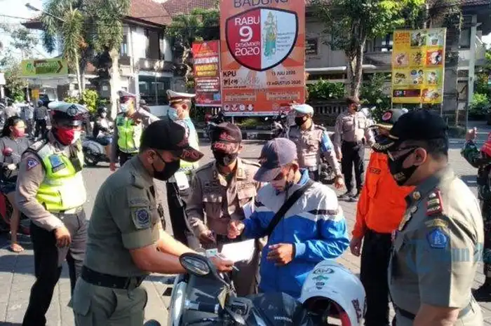Gencar Gelar Sidak Masker, Banyak Masyarakat di Badung yang Tak Gunakan Helm - Sonora.id