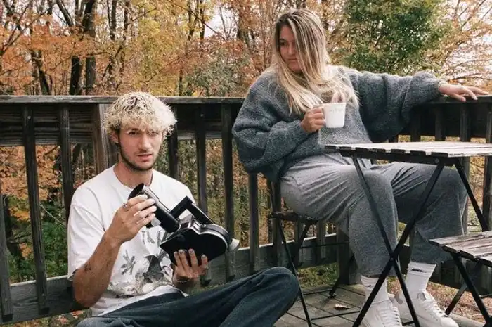 Lirik Lagu ‘emily’ - Jeremy Zucker ft. Chelsea Cutler, dengan ...