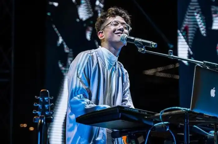 Lirik Lagu dan Terjemahan ‘It’s You’ Dipopulerkan Oleh Sezairi Sezali - Sonora.id