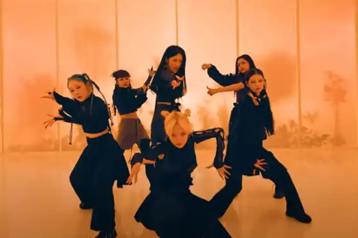 Lirik Lagu ‘First’ Milik EVERGLOW, Lengkap dengan Terjemahannya - Sonora.id