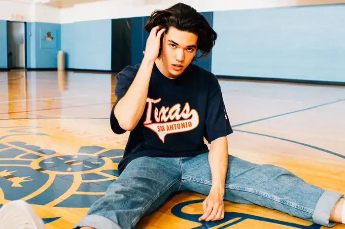 Lirik Lagu 'People Watching' - Conan Gray, Lengkap dengan Terjemahan ...