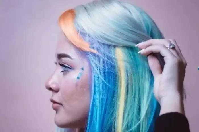 Pasti Berhasil! Begini Tips Mudah Mewarnai Rambut Sendiri Ala Salon ...