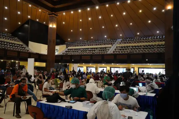 Dorong Akselerasi Vaksinasi Ojk Gelar Vaksinasi Massal Sektor Jasa