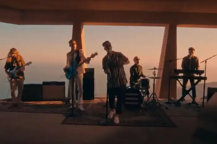 Lirik Lagu ‘Someday’ Milik One Republic, Lengkap dengan Terjemahan ...