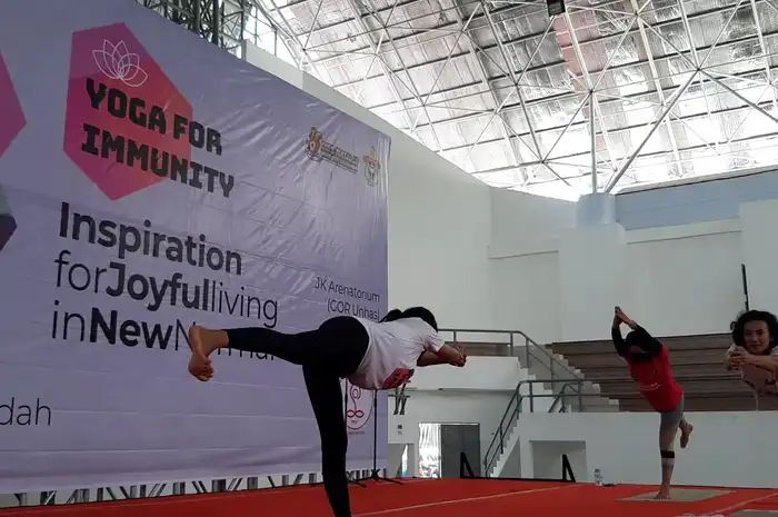 Banyak Manfaat, Kampus di Makassar Fasilitasi Pelatihan Yoga - Sonora.id