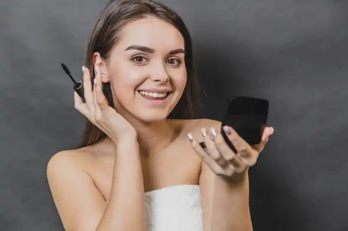 5 Kesalahan dalam Bermakeup Ini Bisa Bikin Flashback saat di Foto ...