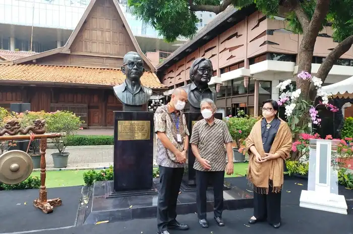 Kompas Gramedia resmikan patung perintis KG di BBJ, patung dibuat dari ...