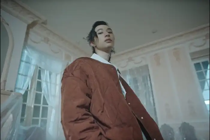 Lirik Lagu 'SOMEBODY' milik Keshi dan Terjemahan Indonesianya - Sonora.id