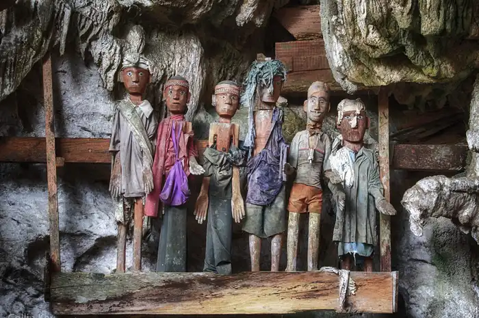 Bukan untuk Voodoo, Ini Fakta Patung Tau Tau Penjaga Makam Suku Toraja ...