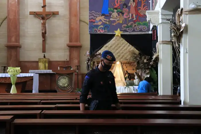 Gegana Satbrimobda Polda DIY Adakan Sterilisasi Gereja Di Wilayah Yogyakarta - Sonora.id