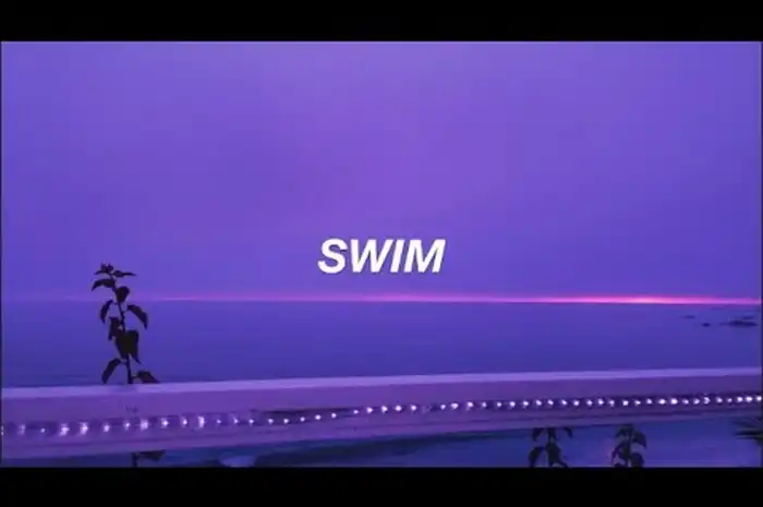 Lirik Lagu 'Swim' milik Grup Band Chase Atlantic dan Terjemahan - Sonora.id