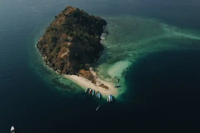 7 Pulau Paling Angker di Indonesia, Banyak Penampakan! Berani Ke Sini ...