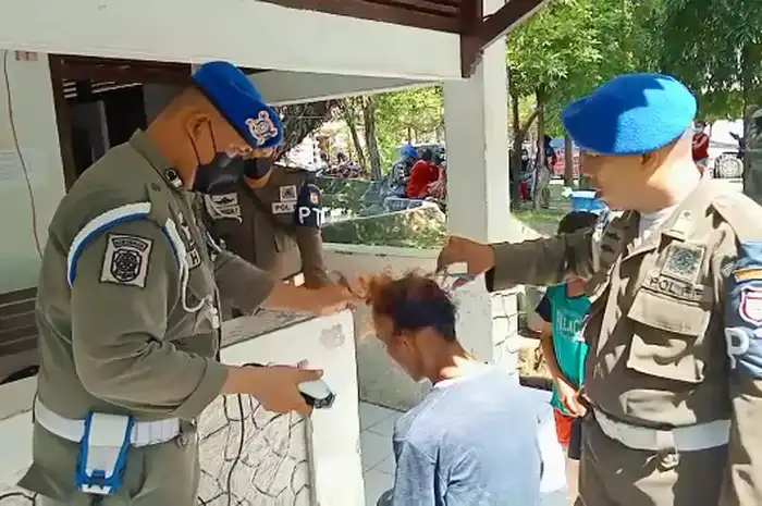 113 Anjal, Pengemis, dan Pak Ogah Terjaring Razia Satpol PP Makassar - Sonora.id