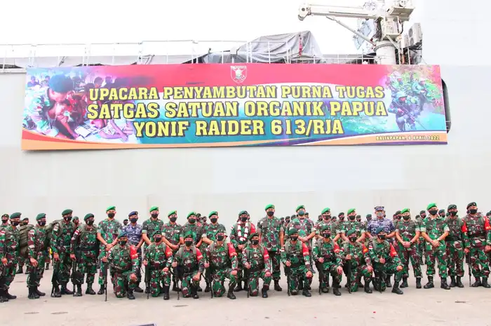 Pangdam VI/Mulawarman Sambut Kepulangan Prajurit Satgas Pamtas Mobile ...