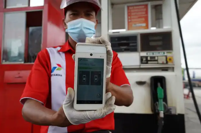 Pastikan Stok BBM Aman, Menteri ESDM dan Dirut Pertamina Tinjau Beberapa SPBU di Sumut - Sonora.id