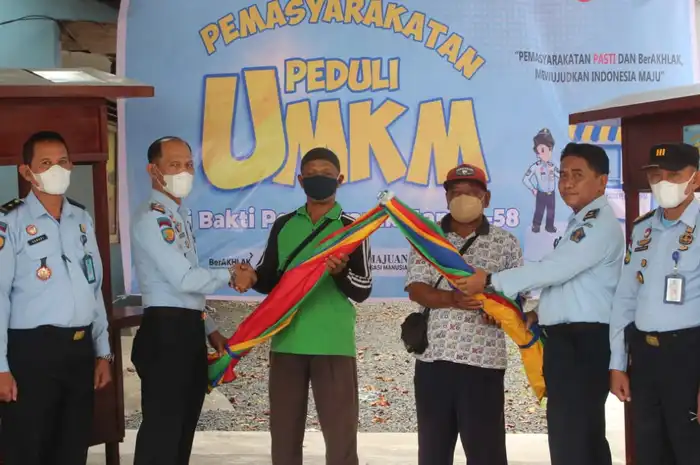 Pemasyarakatan Peduli UMKM, Kalapas Banjarmasin Serahkan Bantuan ke ...