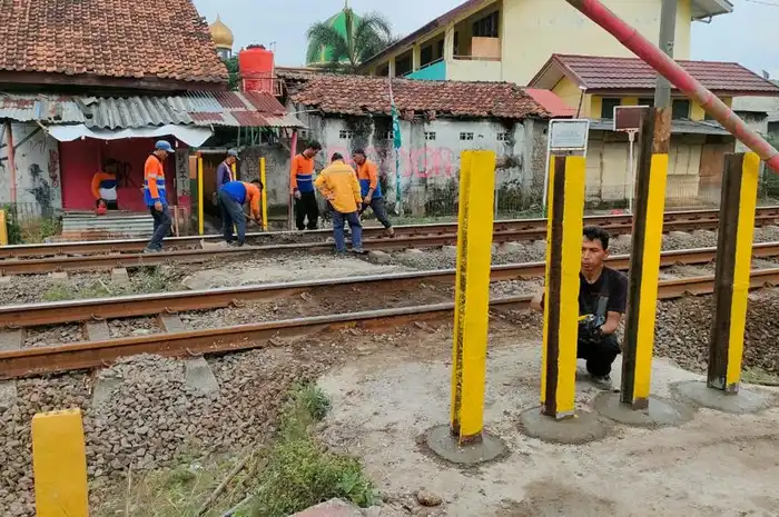 PT KAI Daop 1 Jakarta Kembali Tutup 6 Perlintasan Liar - Sonora.id