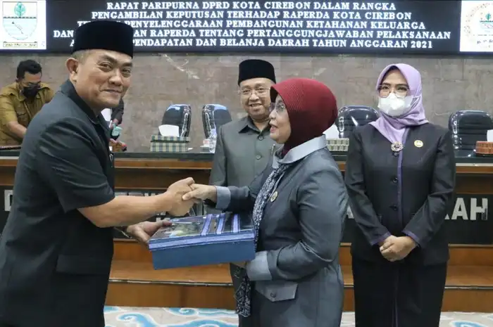 DPRD Kota Cirebon Setujui Raperda Pembangunan Ketahanan Keluarga - Sonora.id