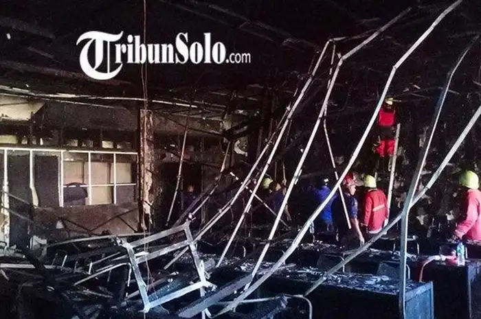 Diduga akibat Korsleting Listrik, Gedung A FKIP UNS Solo Terbakar - Sonora.id