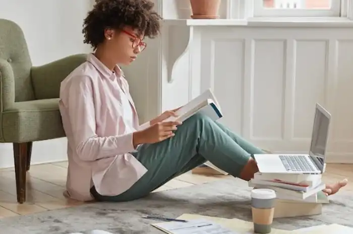 Contoh Artikel Opini Berbagai Tema, Singkat tapi Mudah Dipahami - Sonora.id