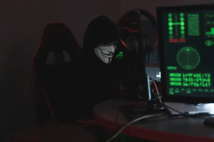 7 Hacker Paling Terkenal dan Berbahaya di Dunia, Lebih Jago dari Hacker ...