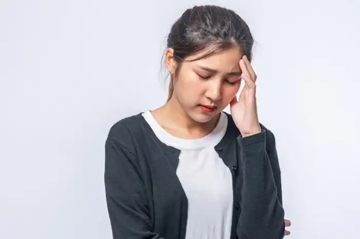 8 Penyebab Sakit Kepala Sebelah Kiri dan Cara Cepat Mengatasinya - Sonora.id
