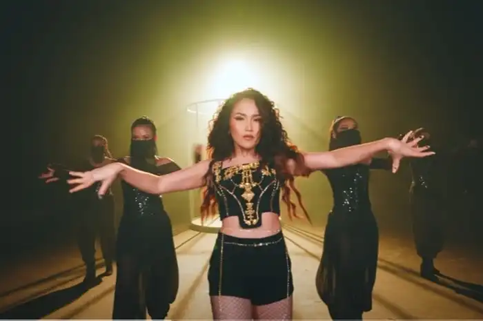 Makna dan Lirik Lagu 'Sakit Tanpa Luka' Milik Ayu Ting Ting - Sonora.id