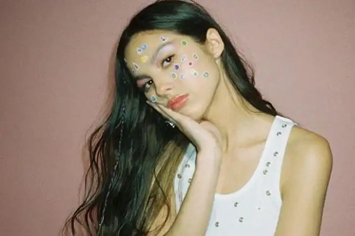 Lirik Lagu 'Happier' - Olivia Rodrigo Lengkap dengan Makna dan ...