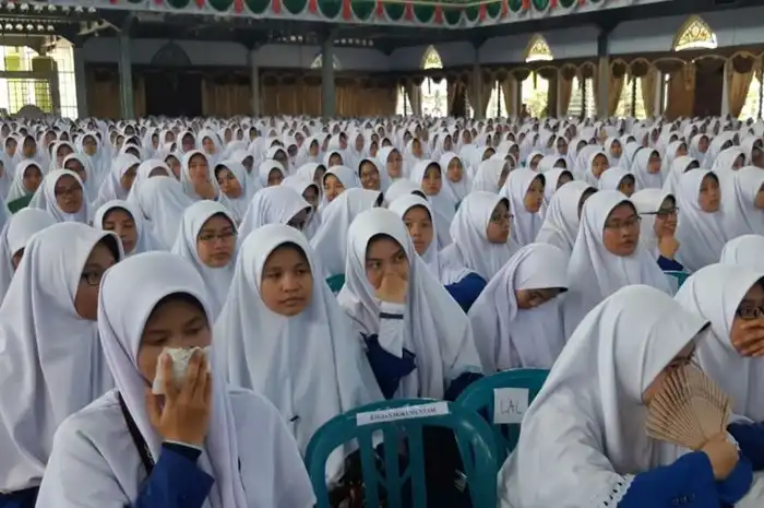 30 Ide Tema Hari Santri 2024, Paling Menarik dan Menginspirasi - Sonora.id