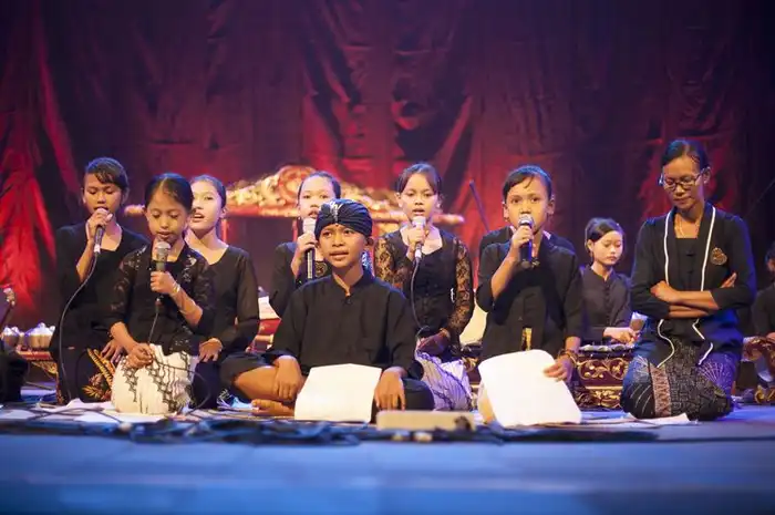 40 Contoh Tembang Macapat Pangkur, Lengkap dengan Guru Wilangannya ...