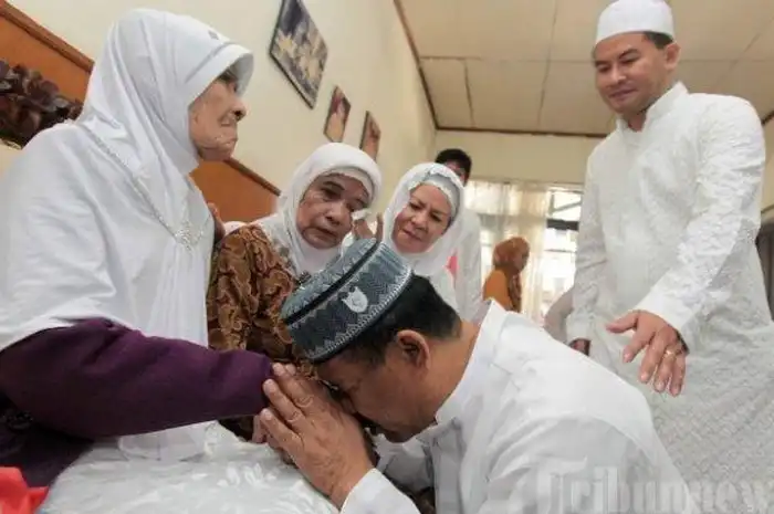 Arti Birrul Walidain dan Keutamaan dalam Islam - Sonora.id