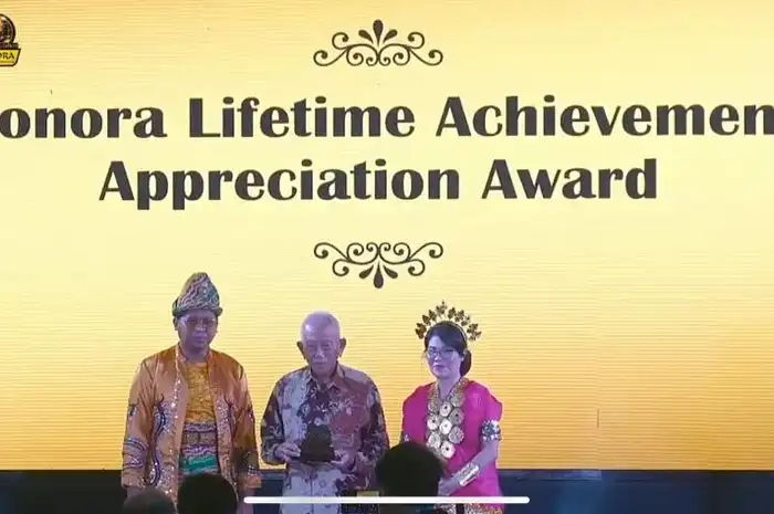 Momen Penyerahan Sonora Lifetime Achievement Award - Sonora.id