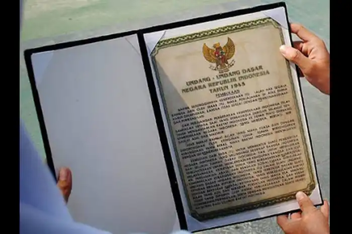 Perbedaan Sistematika UUD Tahun 1945 Sebelum dan Sesudah Amandemen ...