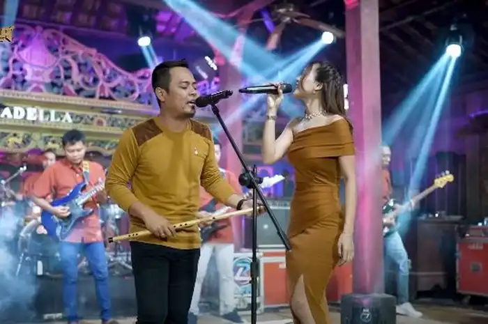 Chord dan Lirik Lagu 'Memandangmu' yang Dibawakan Difarina Indra ft. Fendik Adella - Sonora.id