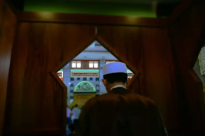 5 Ciri-Ciri Orang Beriman Menurut Al-Qur'an, Apa Saja? - Sonora.id