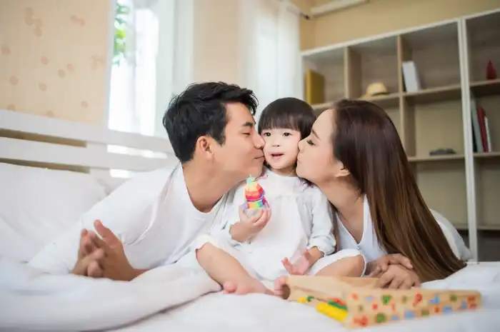 10 Kewajiban Orang Tua Terhadap Anak yang Wajib untuk Dipenuhi! - Sonora.id
