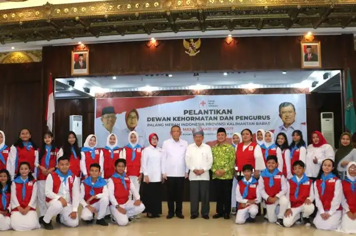 Lismaryani Resmi dilantik sebagai Ketua PMI Kalbar Periode 2022 - 2027 ...