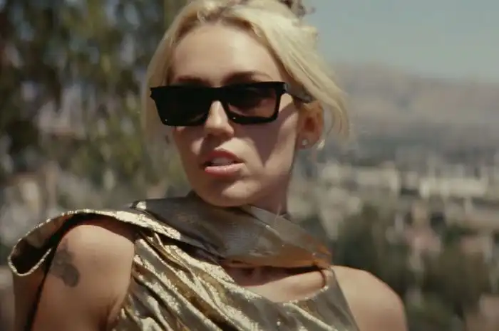 Makna Lagu Flowers – Miley Cyrus, Sindir Lagu 'When I Was Your Man ...