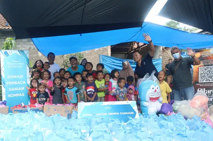 Yayasan Dana Kemanusiaan Kompas Kembali Salurkan Bantuan untuk Penyintas Gempa Cianjur - Sonora.id