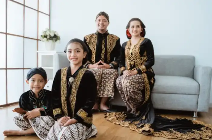 20 Contoh Ngoko Alus dan Ngoko Lugu dalam Bahasa Jawa - Sonora.id