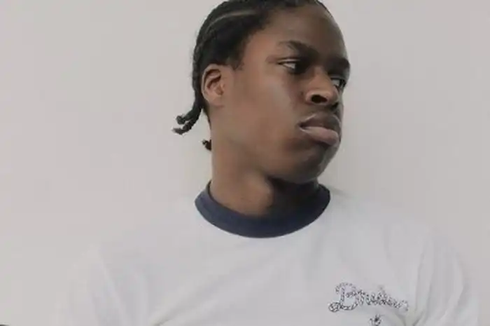 Lirik Lagu ‘Let Me Go’ - Daniel Caesar, Lengkap dengan Terjemahan ...