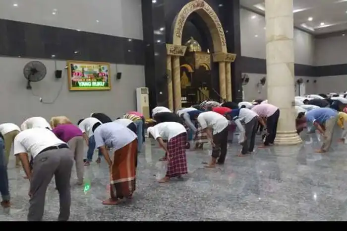 Bacaan Bilal Tarawih 11 Rakaat Lengkap dengan Cara Menjawabnya - Sonora.id