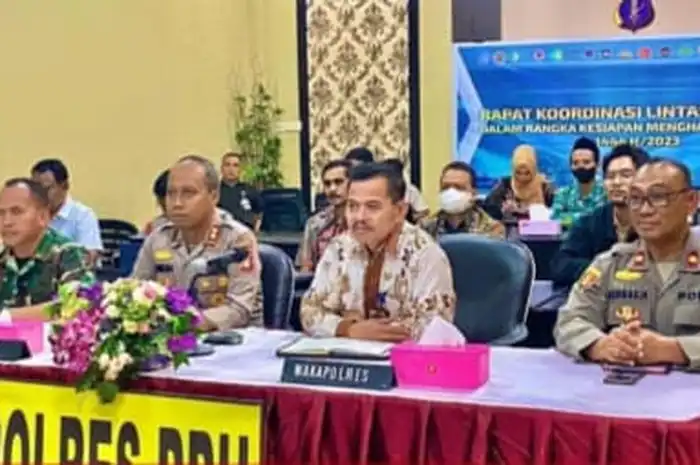 Sekda PPU Ikuti Vicon Rakor Linsek Binopsnal Dalam Rangka Pengamanan Idul Fitri 1444 H - Sonora.id